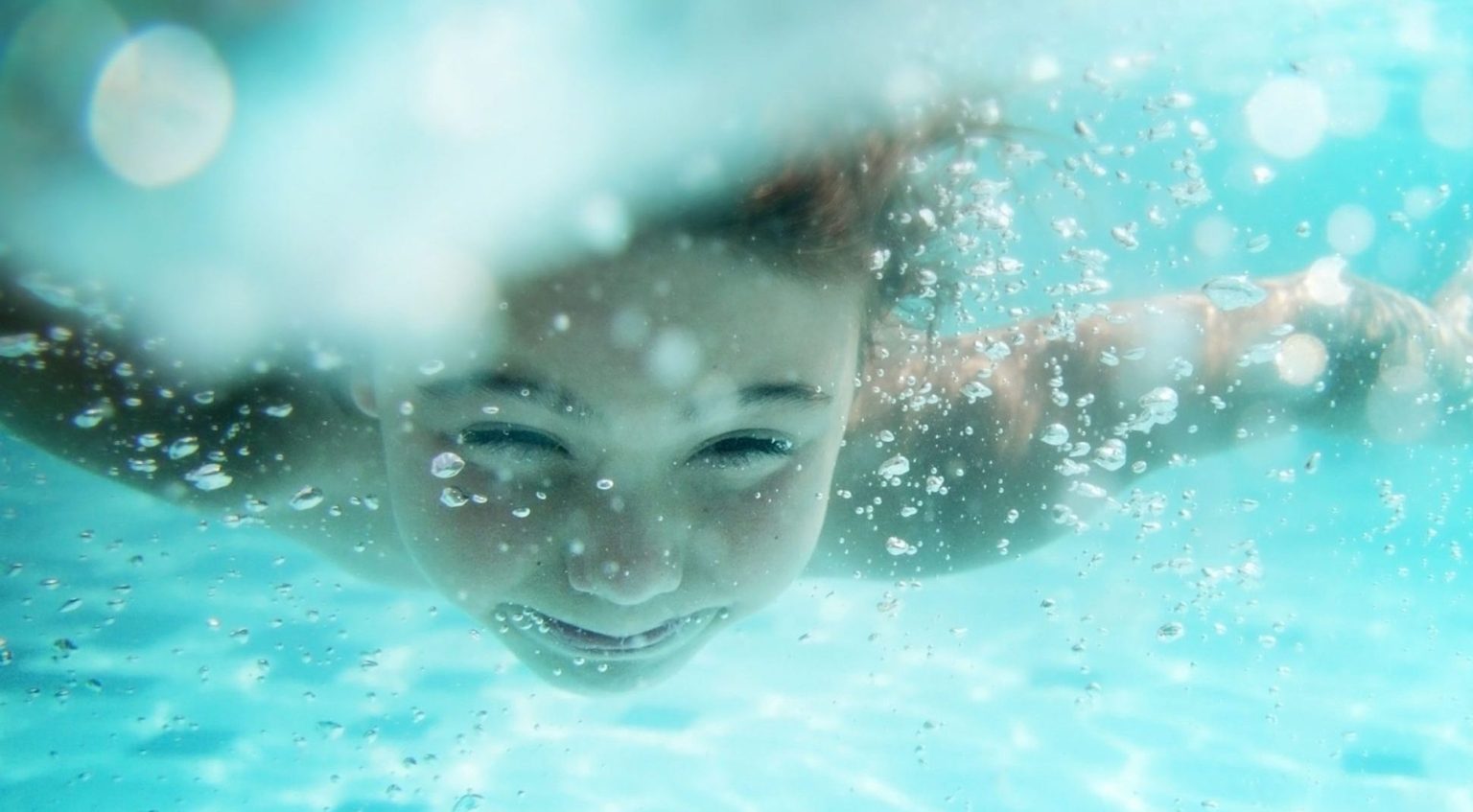 Bada och simma på badhus eller simhall i Stockholm för barn och ...